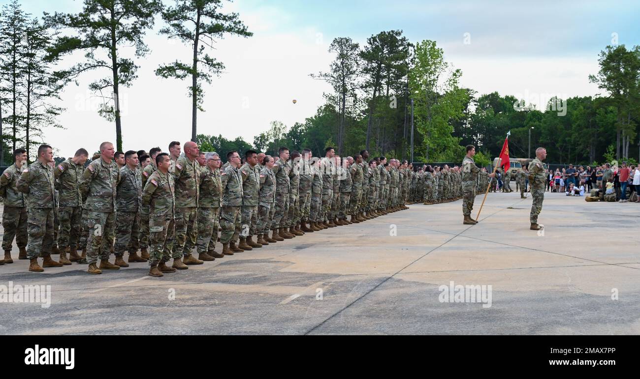 U.S. Army National Guard Soldiers with the 2-263rd Air Defense ...