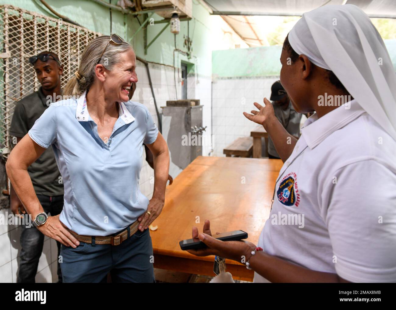 Africa refugee camp volunteer hi-res stock photography and images - Alamy