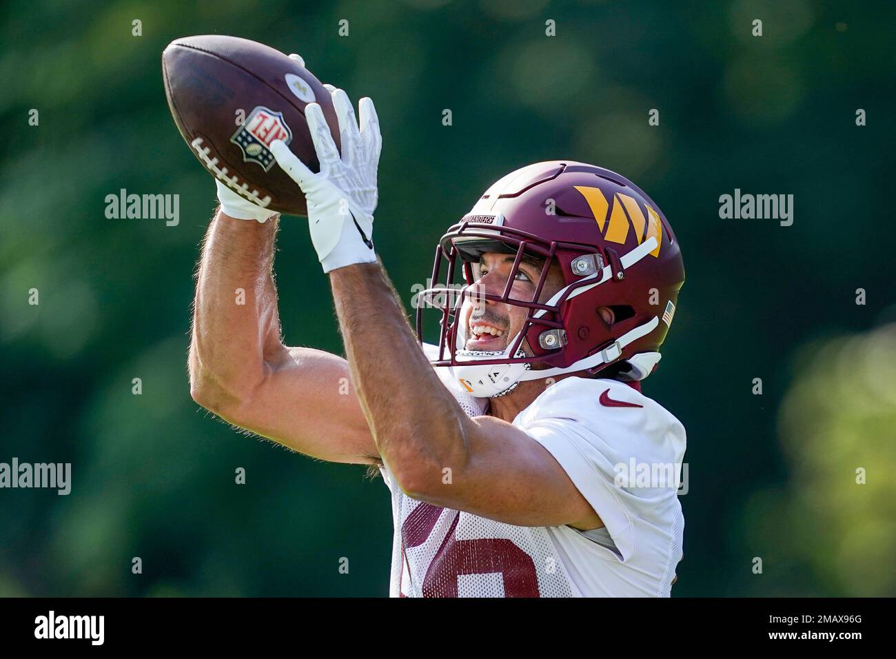 Washington Commanders wide receiver Alex Erickson (86) catches a pass ...