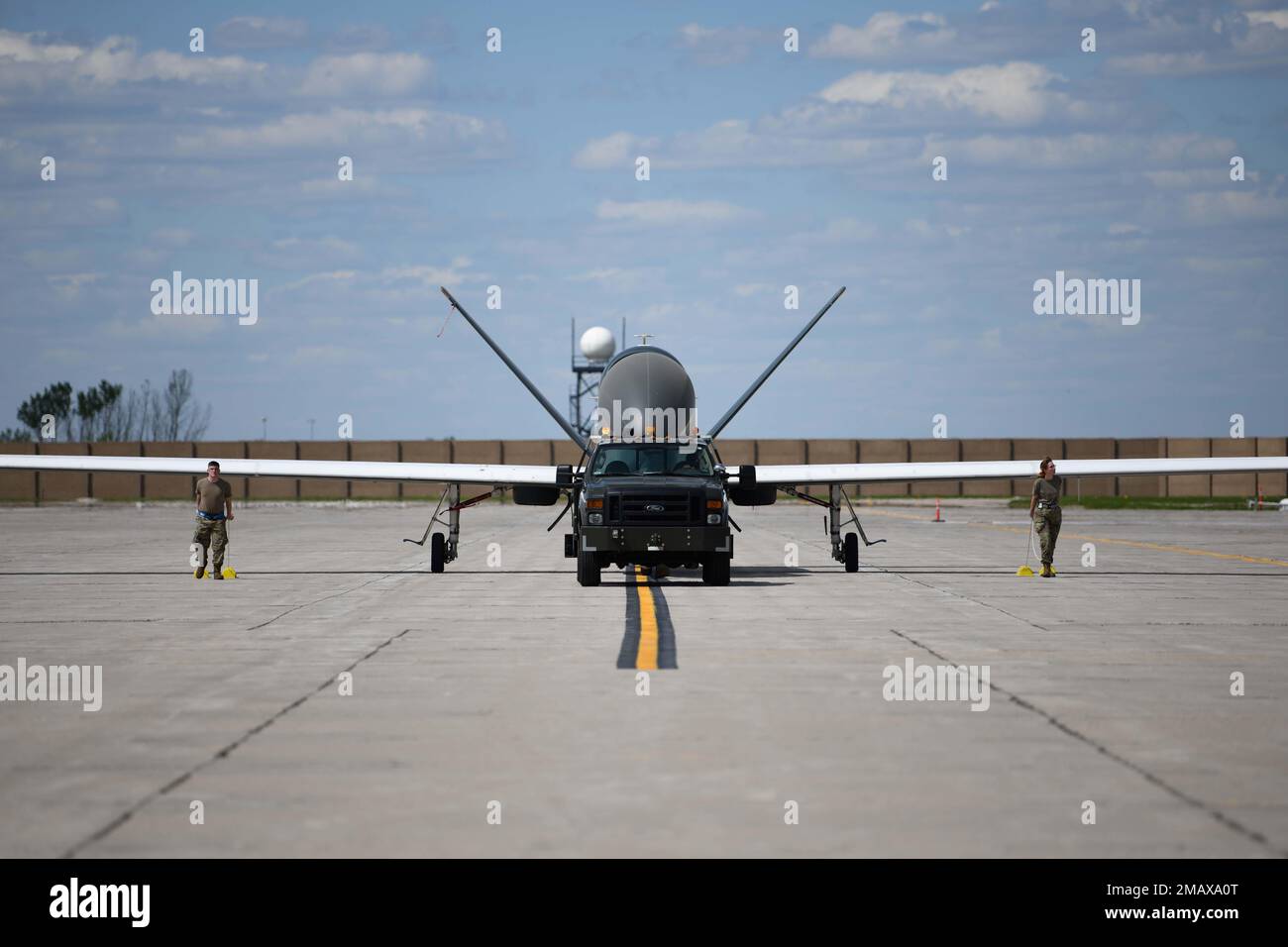Northrop grumman rq 4 global hawk hi-res stock photography and images ...