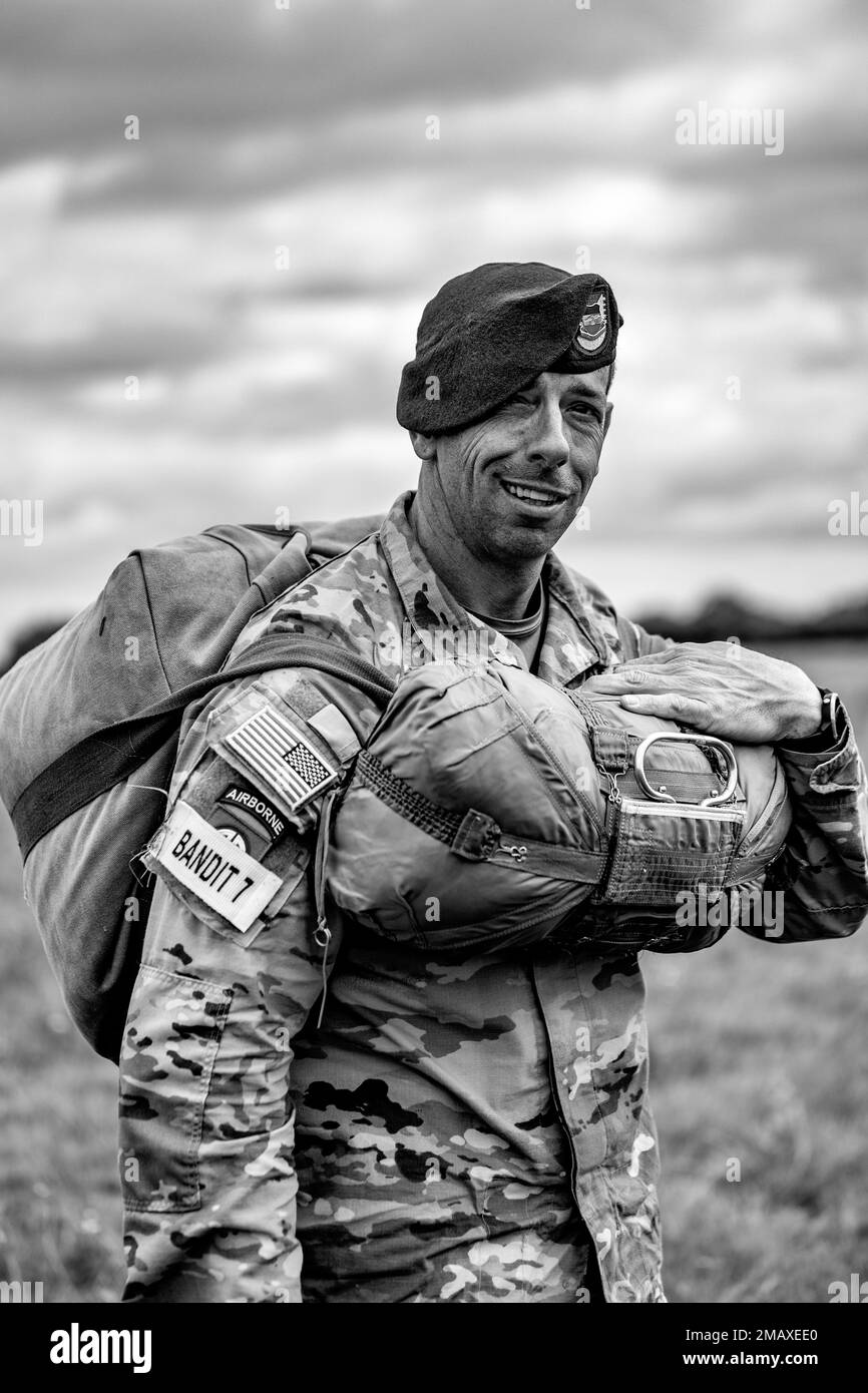 The Liberty Jump Team, both Active Duty and retired Military Personnel ...