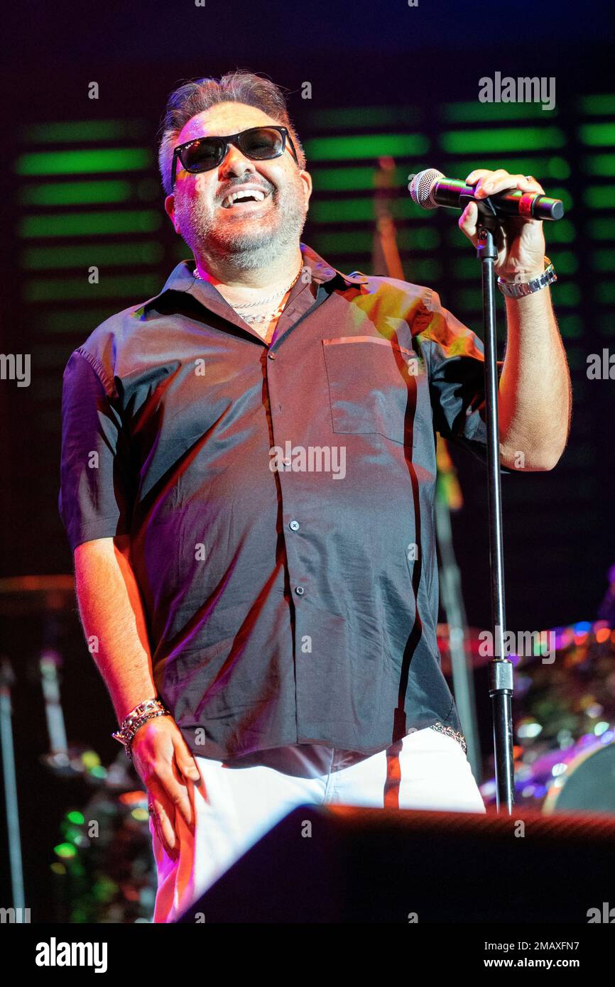 Mark Calderon of Color Me Badd performs during the "I Love The 90's ...