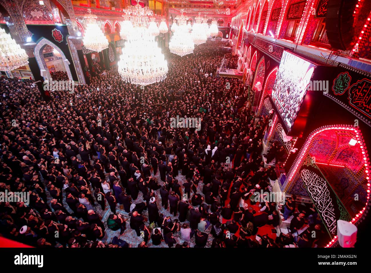 Iraqi Shiites take part in Ashura that marks the martyrdom of Husayn ...
