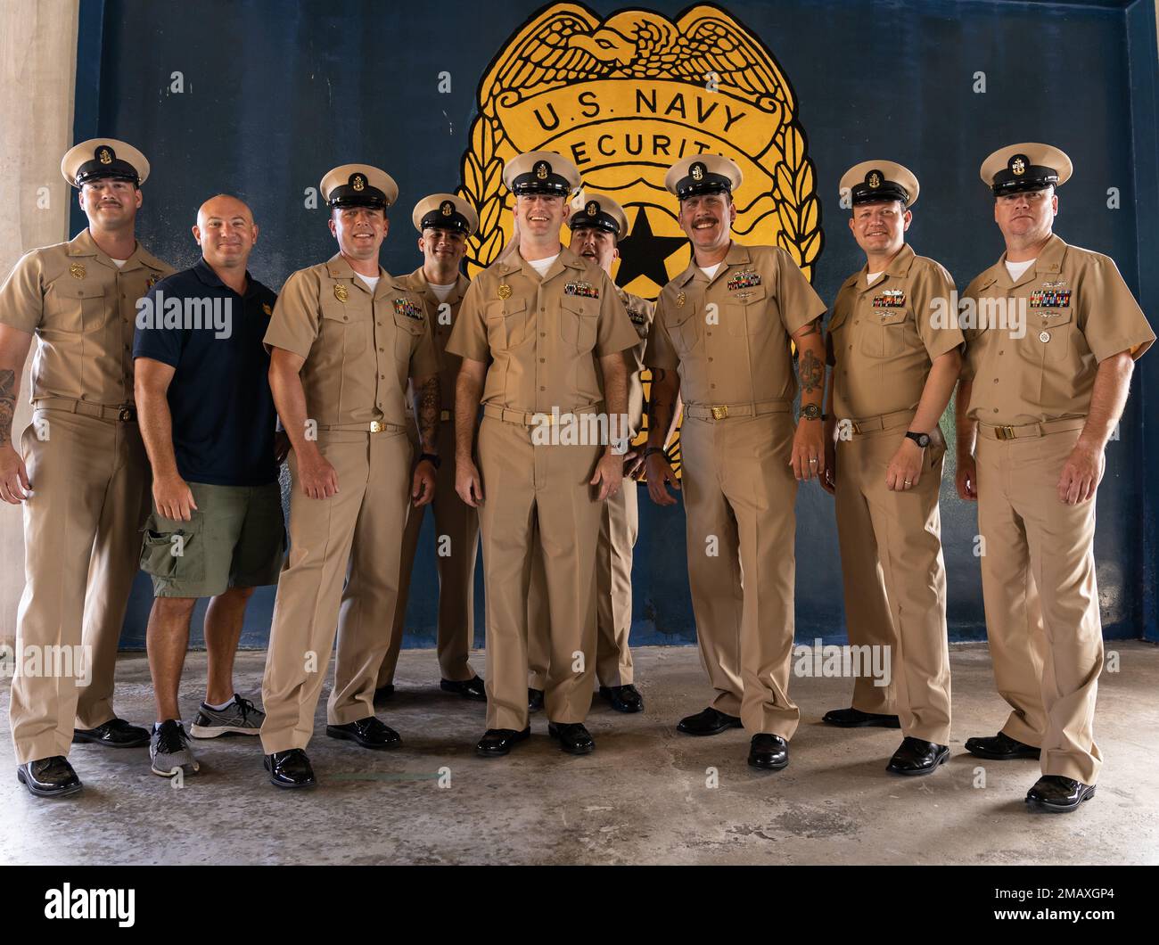 U s navy senior chief master at arms hi-res stock photography and ...