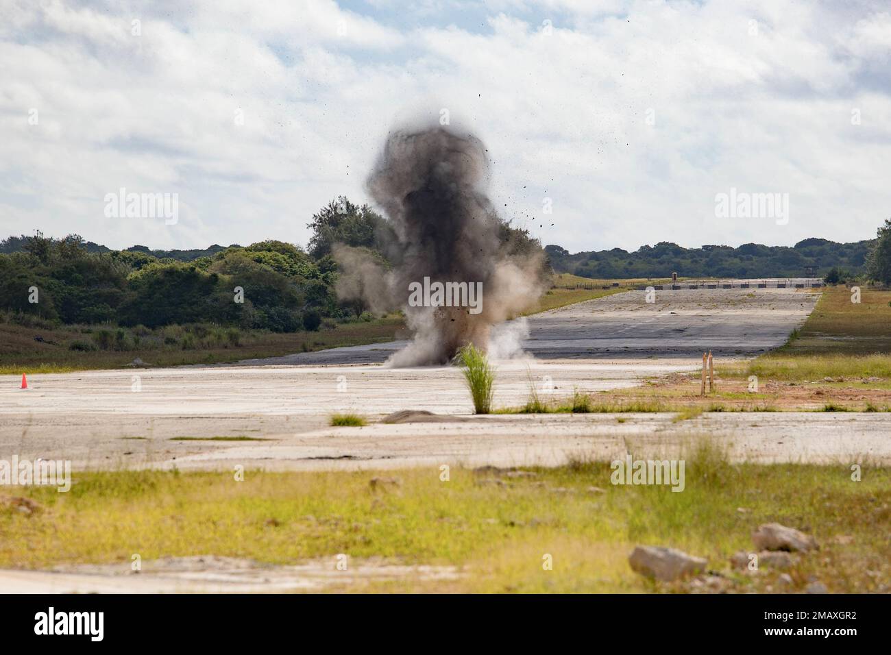 Rapid explosive hazard mitigation hi-res stock photography and images ...