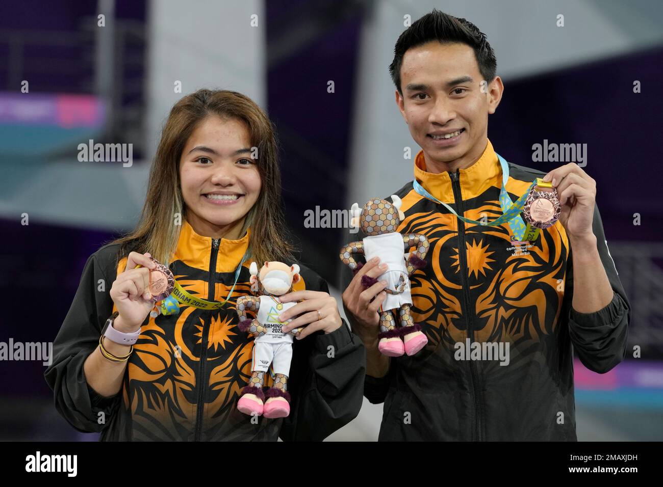 Malaysia's Muhammad Puteh, right, and Nur Sabri pose with their bronze ...