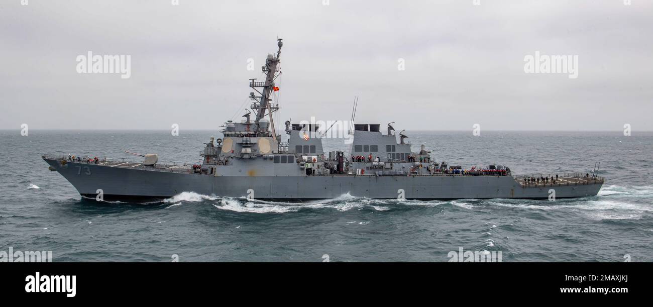 220607-N-DU622-1156 PACIFIC OCEAN (June 7, 2022) Arleigh-Burke class ...