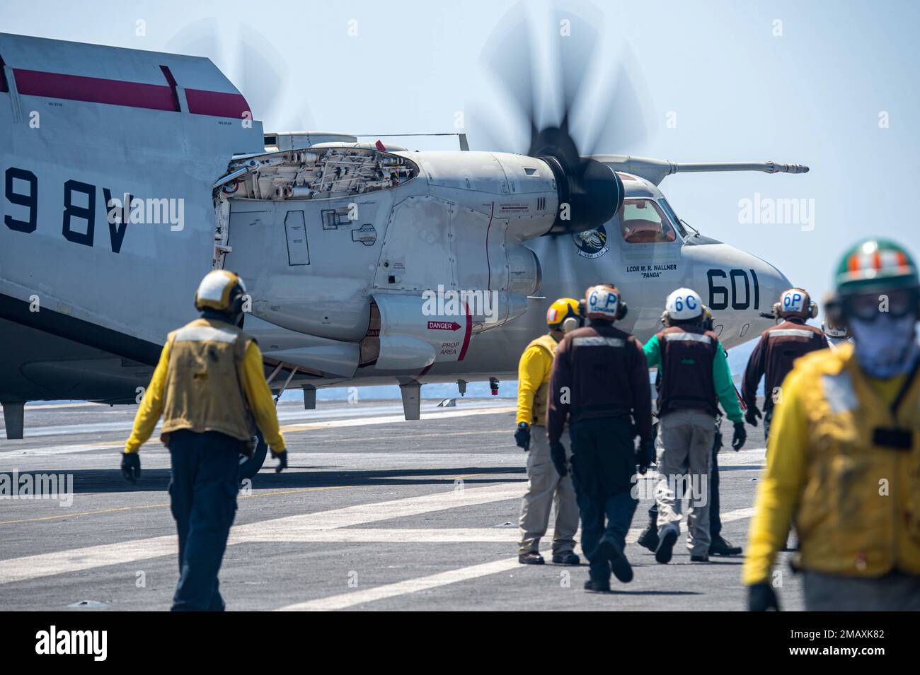 220607-N-GP384-1031 MEDITERRANEAN SEA (June 7, 2022) An E-2D Hawkeye ...