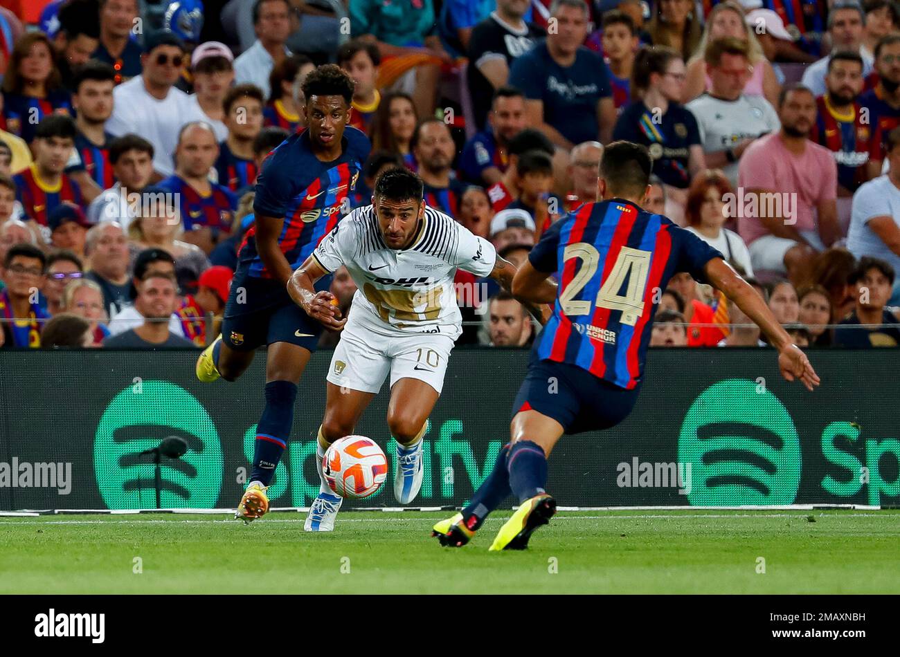 Mexico's Pumas Eduardo Salvio, center, fights for the ball with ...