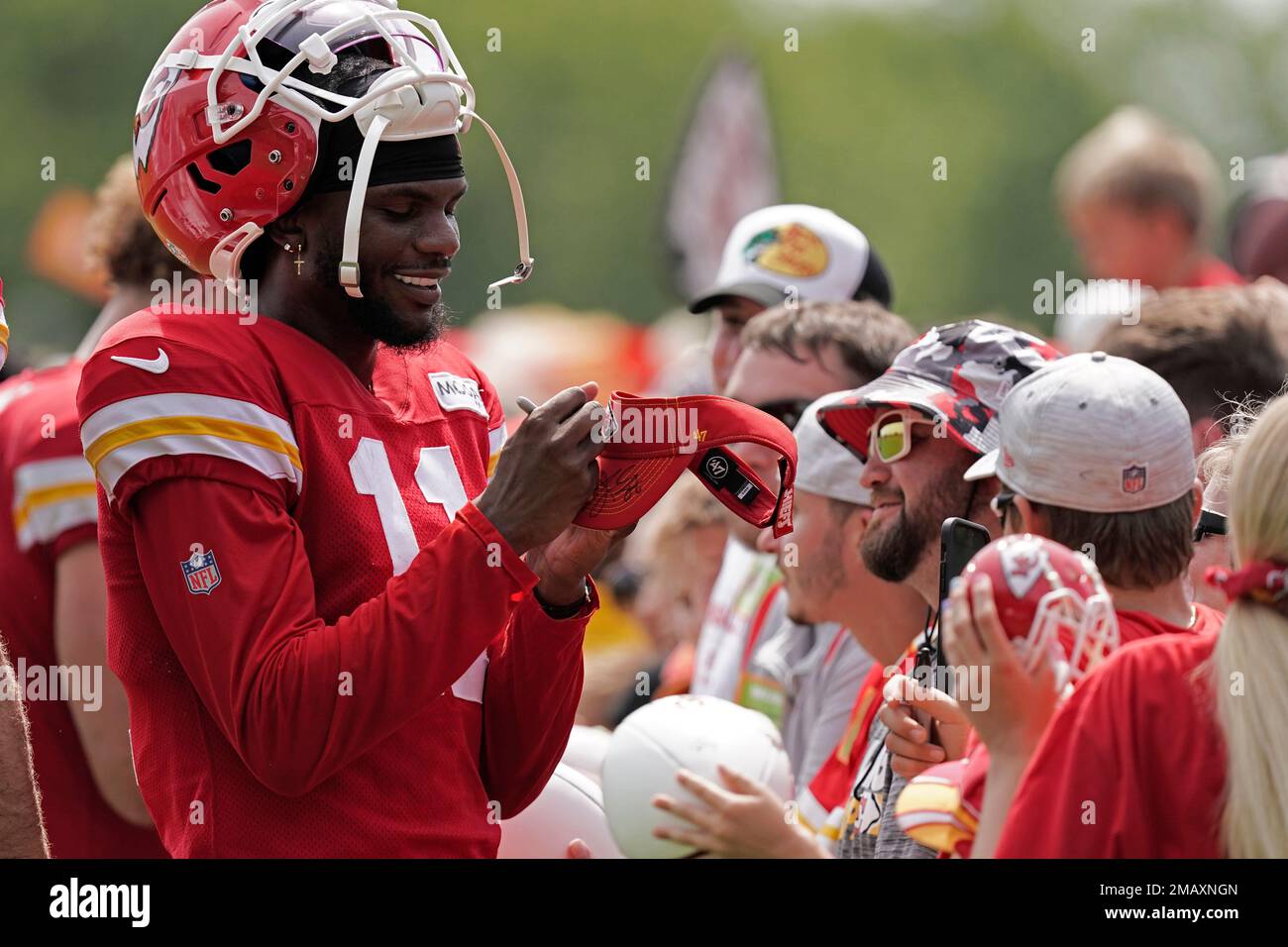 Kansas City Chiefs wide receiver Marquez Valdes-Scantling signs ...