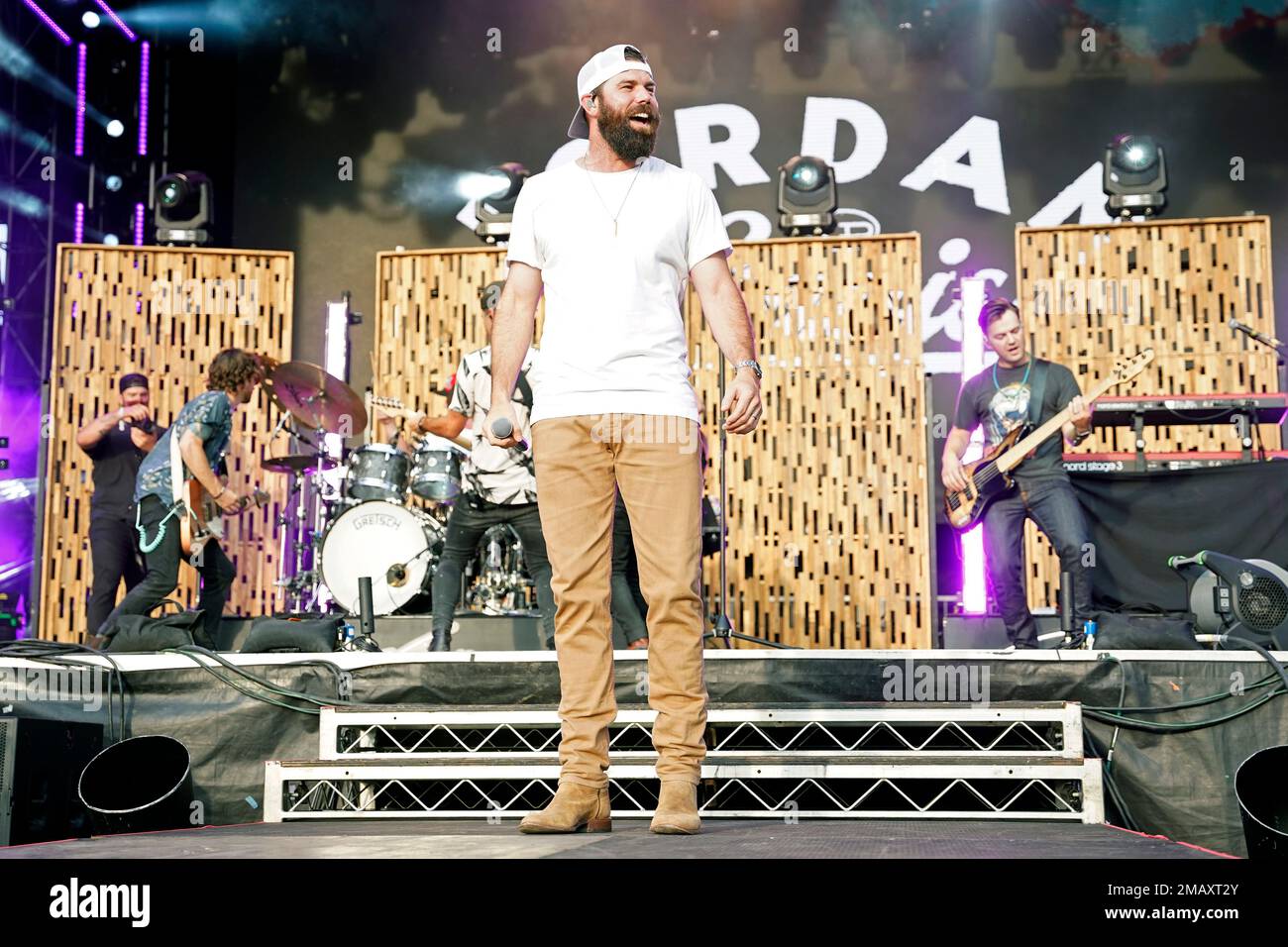 Jordan Davis performs during day 3 of the Windy City Smokeout on ...