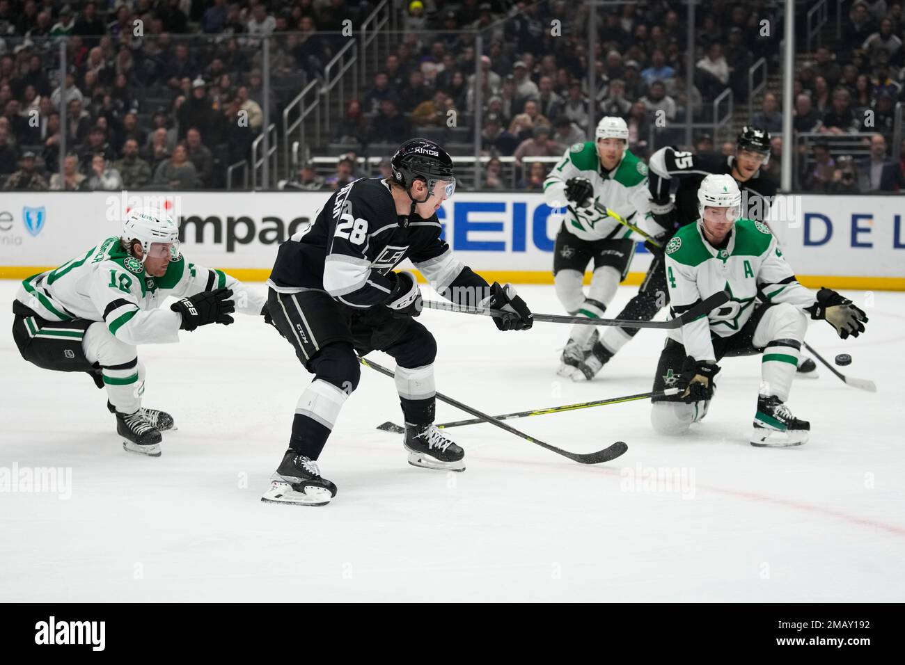Los Angeles Kings center Jaret Anderson-Dolan (28) shoots past Dallas ...