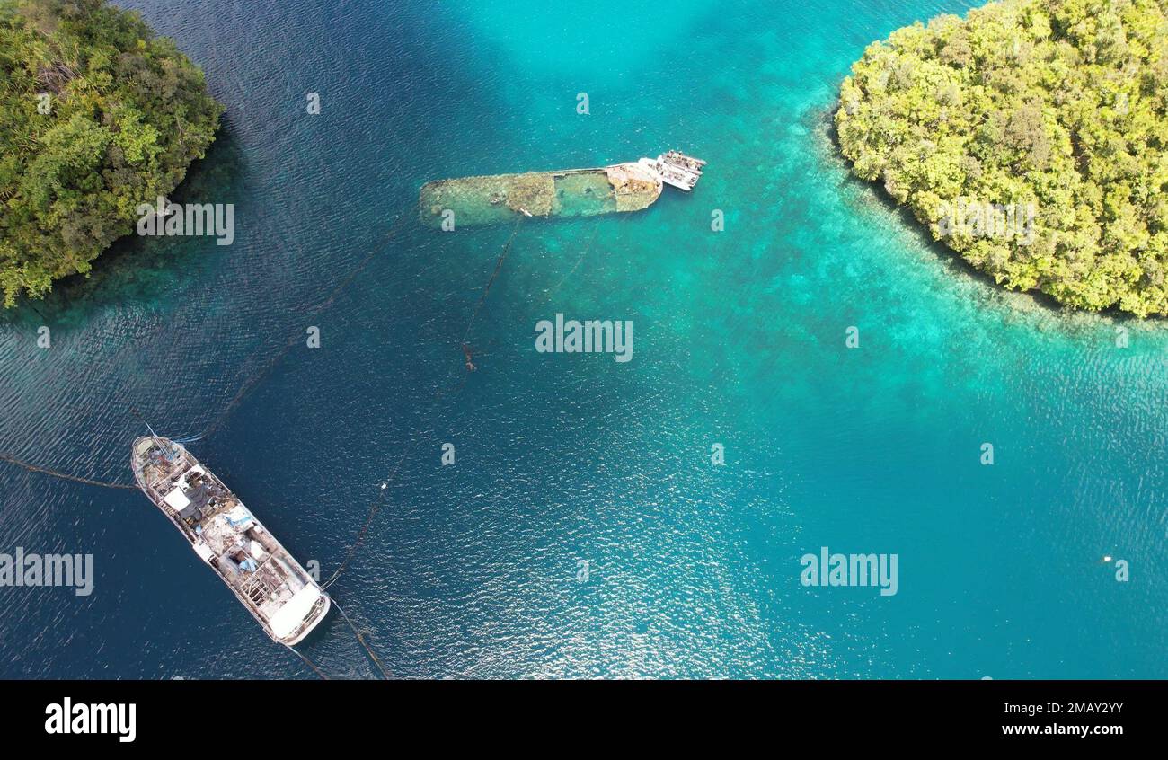MALAKAL PORT, Palau (June 7, 2022) Sailors assigned to Mobile Diving ...