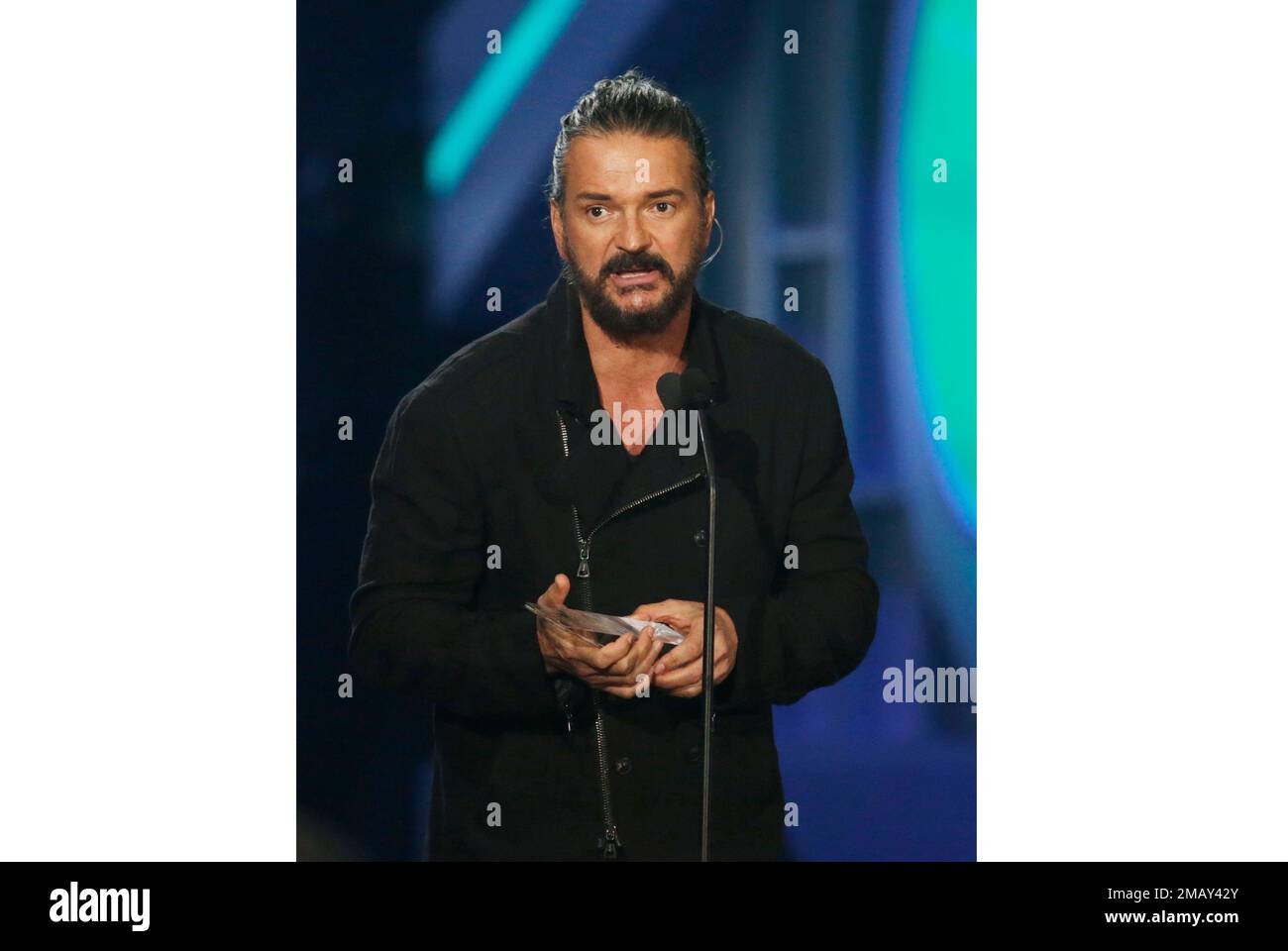 FILE - Singer Ricardo Arjona receives the Latin Billboard Lifetime ...