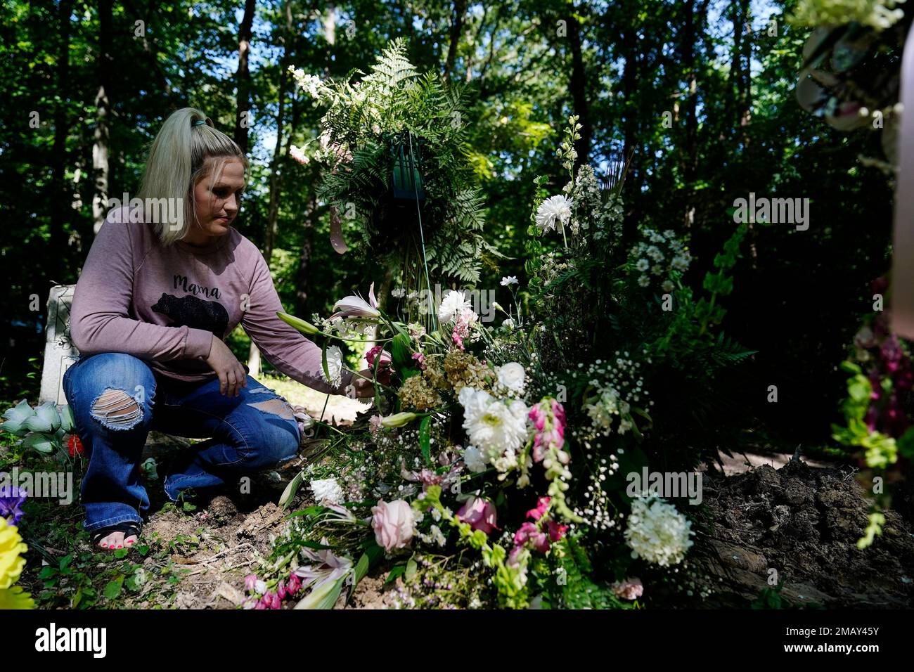 Angel Campbell, 37, visits her grandmother's, Nellie Mae Howard, 82 ...