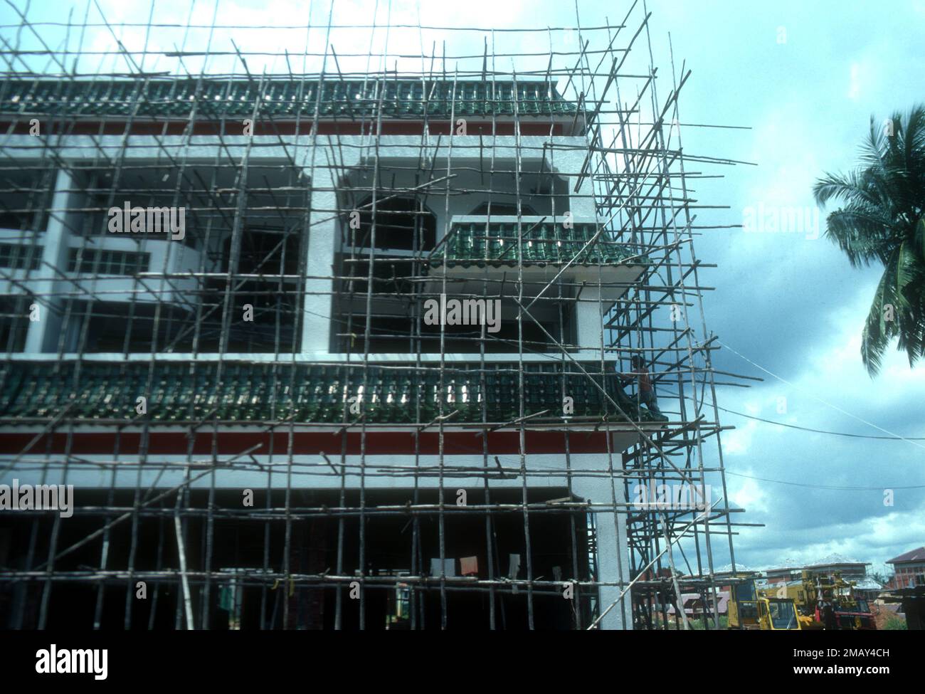 Bamboo scaffolding on a building in Singapore Asia Stock Photo - Alamy