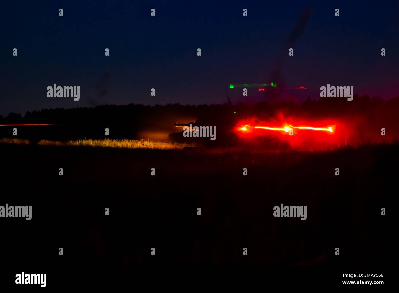M1a2 abrams tank night hi-res stock photography and images - Alamy