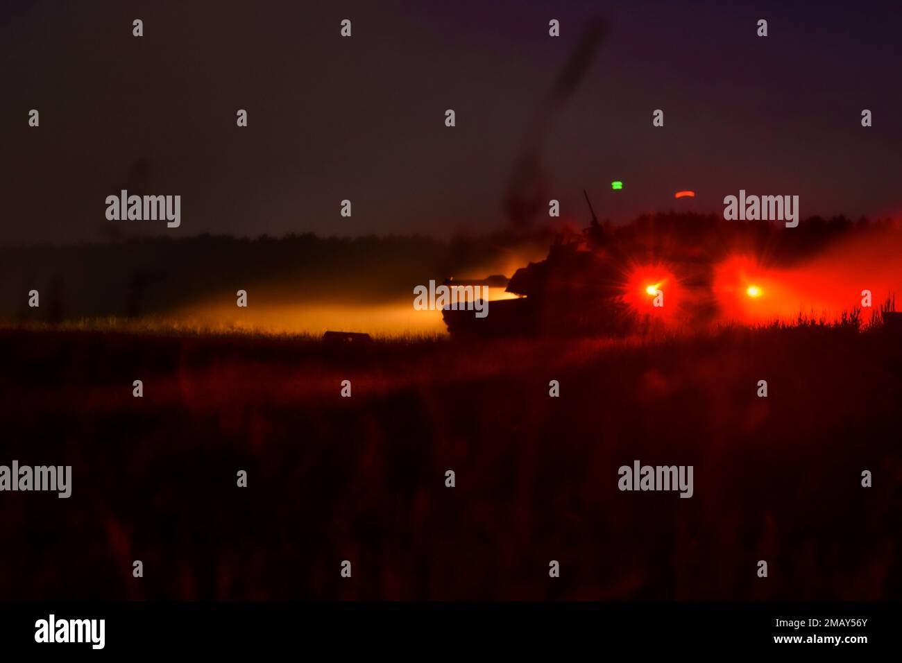 M1a2 abrams tank night hi-res stock photography and images - Alamy