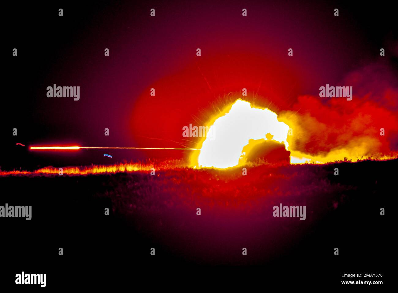 M1a2 abrams tank night hi-res stock photography and images - Alamy