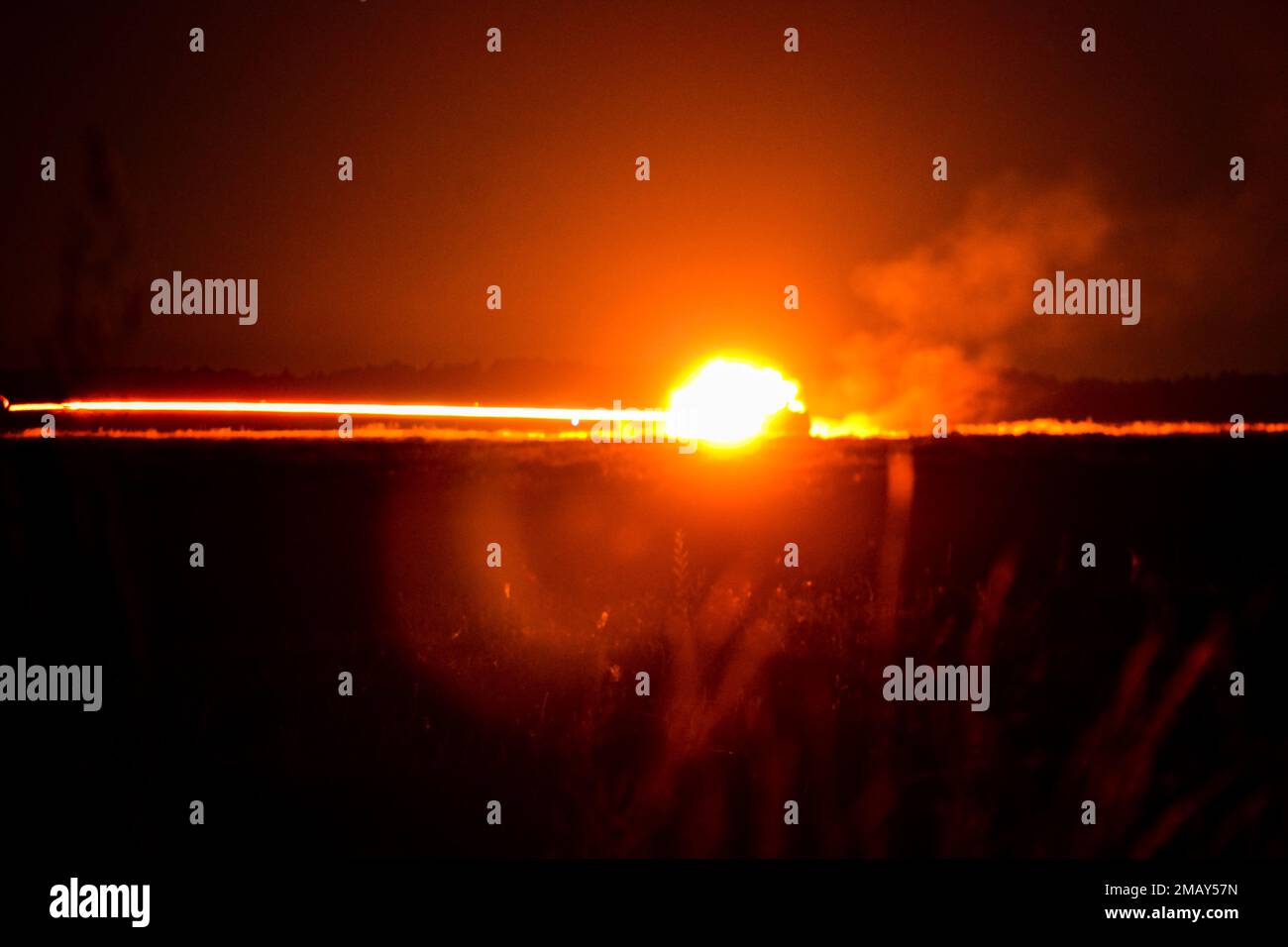 M1a2 abrams tank night hi-res stock photography and images - Alamy
