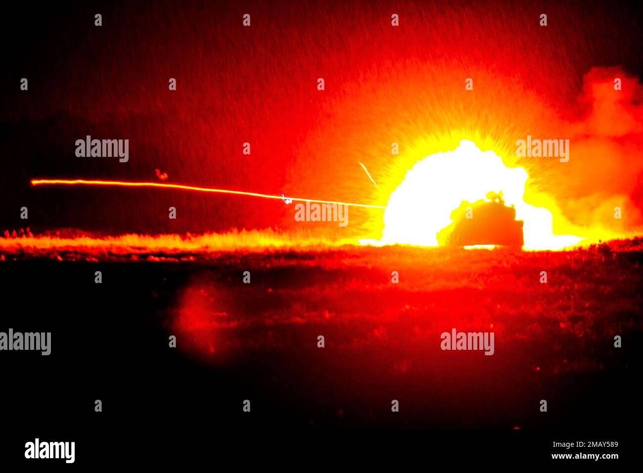 M1a2 abrams tank night hi-res stock photography and images - Alamy