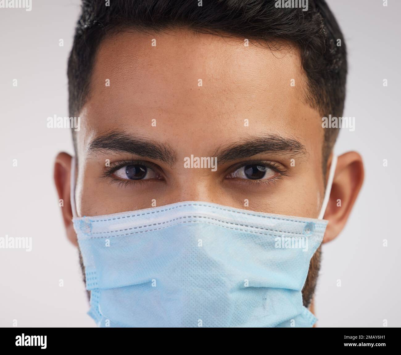 Person without face mask hi-res stock photography and images - Alamy