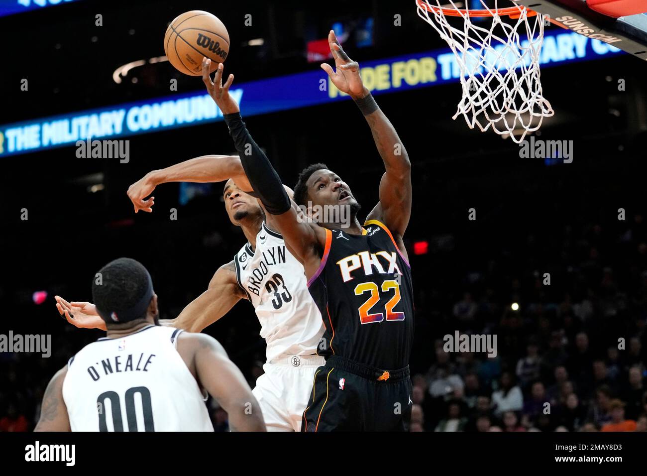 Brooklyn Nets center Nic Claxton (33) fouls Phoenix Suns center Deandre ...