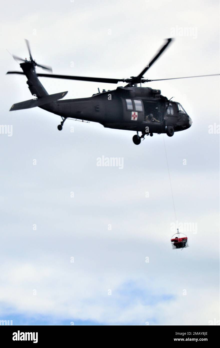 An aircrew with the 1st Battalion, 147th Aviation Regiment of the ...
