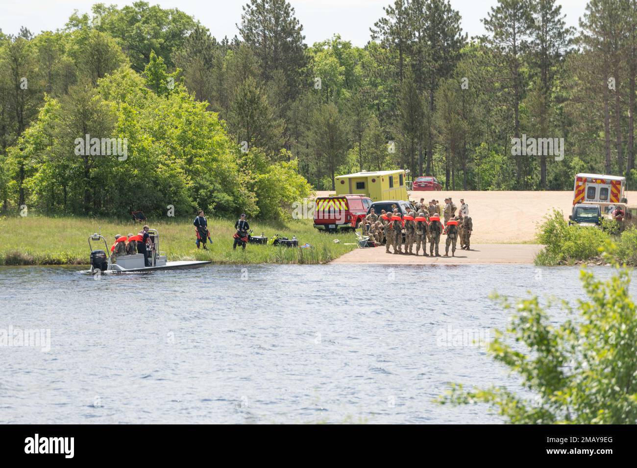 UH-60 Black Hawk hoist training at Fort McCoy's Big Sandy Lake Soldiers ...