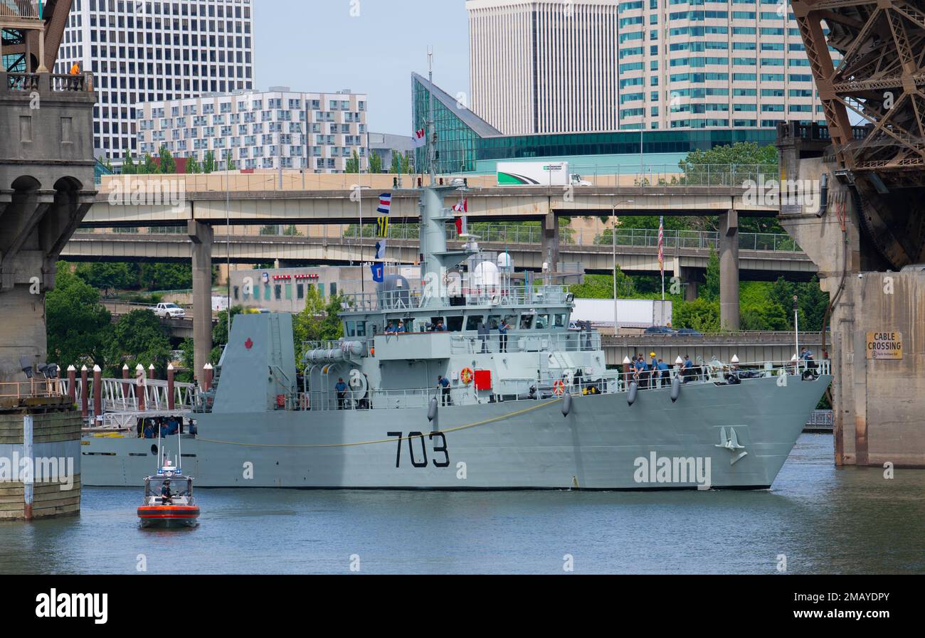 Royal canadian navy maritime coastal defence vessel hi-res stock ...