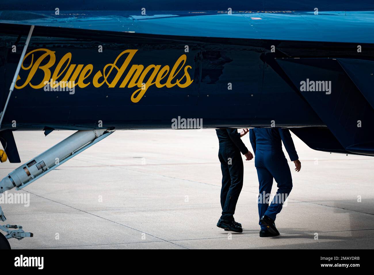 CHESTERFIELD, Mo. (June 8, 2022) Aviation Electrician's Mate 2nd Class ...
