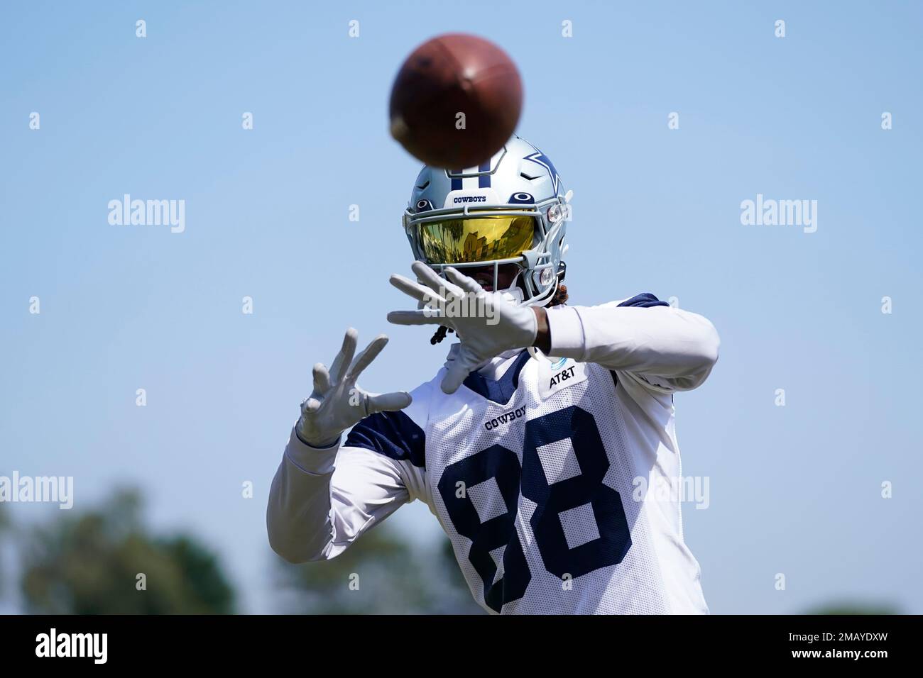 Dallas Cowboys wide receiver CeeDee Lamb (88) participates in drills at ...