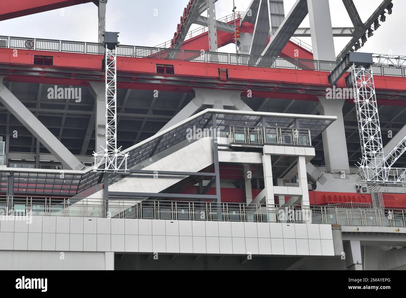 The first rail station built on the river-crossing bridge - Zengjiayan ...