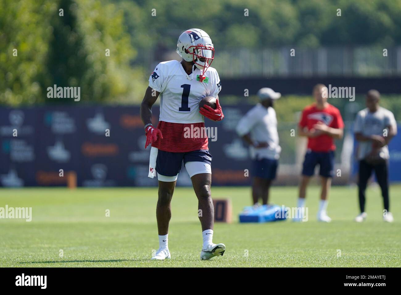 New England Patriots wide receiver DeVante Parker (1) carries the ball ...