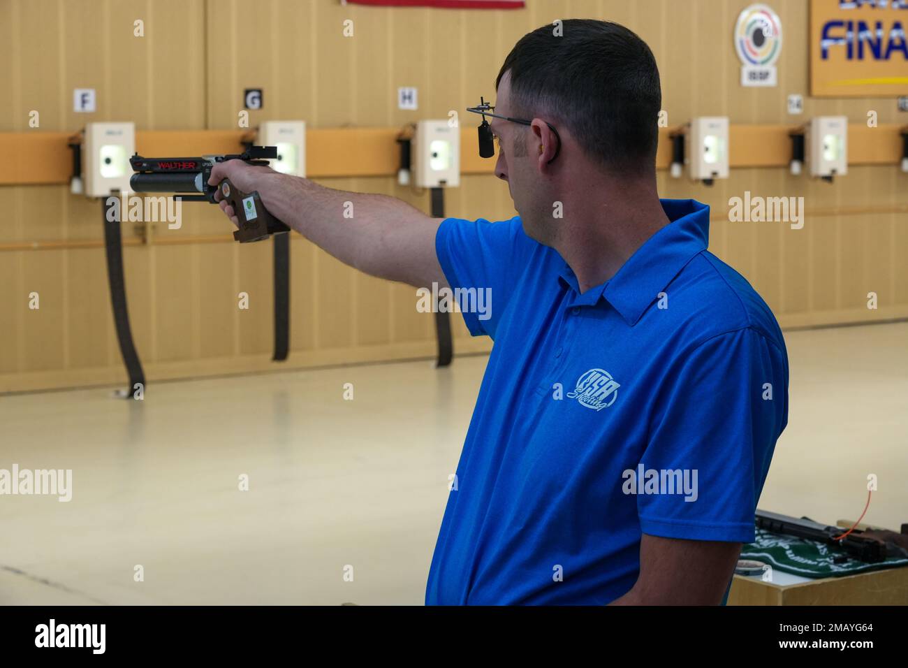 Staff Sgt. Nick Mowrer and Spc. Charles Platt compete in the 2022 Men's ...