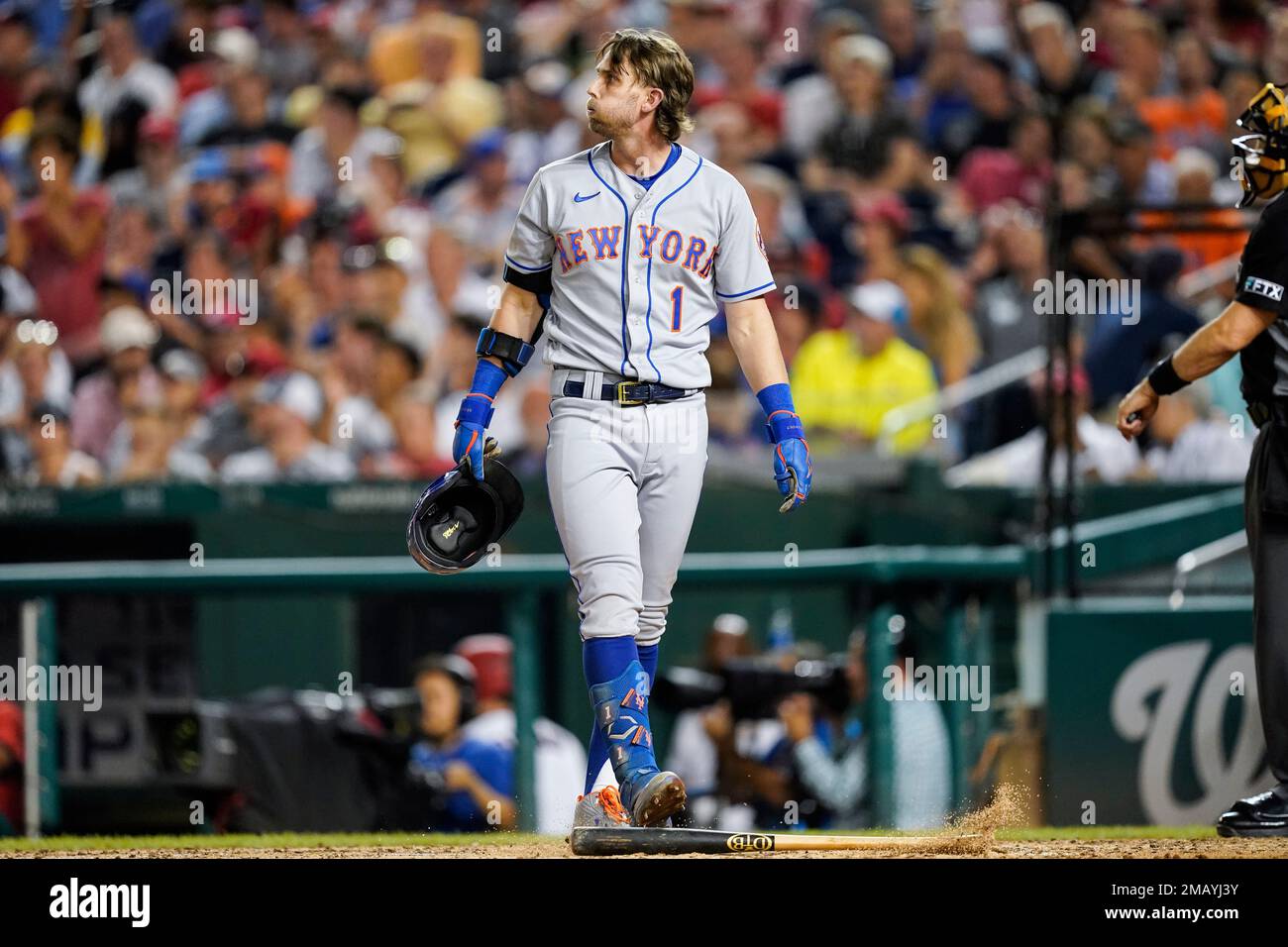 New York Mets' Jeff McNeil reacts after striking out during the sixth ...