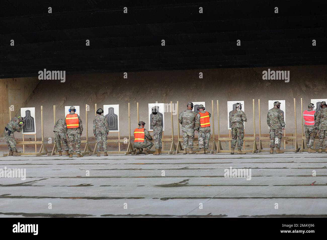 U.S. Army Reserve Soldiers, assigned to the Headquarters and ...
