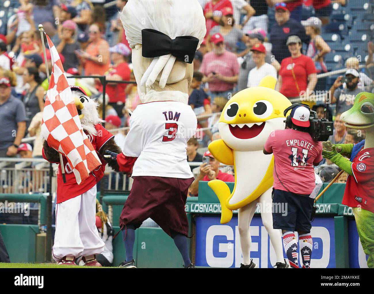 IMAGE DISTRIBUTED FOR THE PINKFONG COMPANY - Baby Shark races with ...