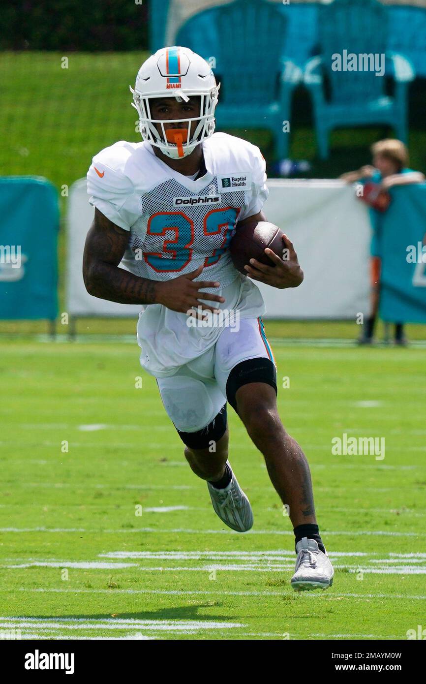 Miami Dolphins running back Myles Gaskin (37) takes part in drills at ...