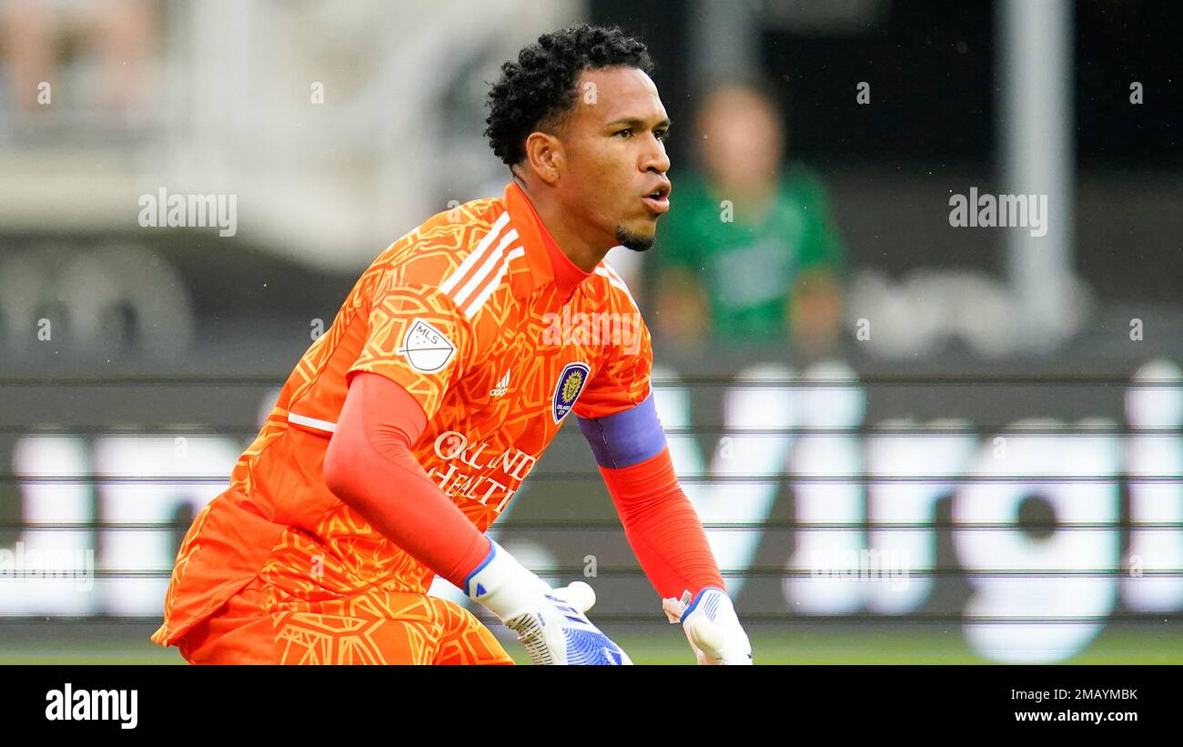 Orlando City goalkeeper Pedro Gallese defends his net against D.C ...