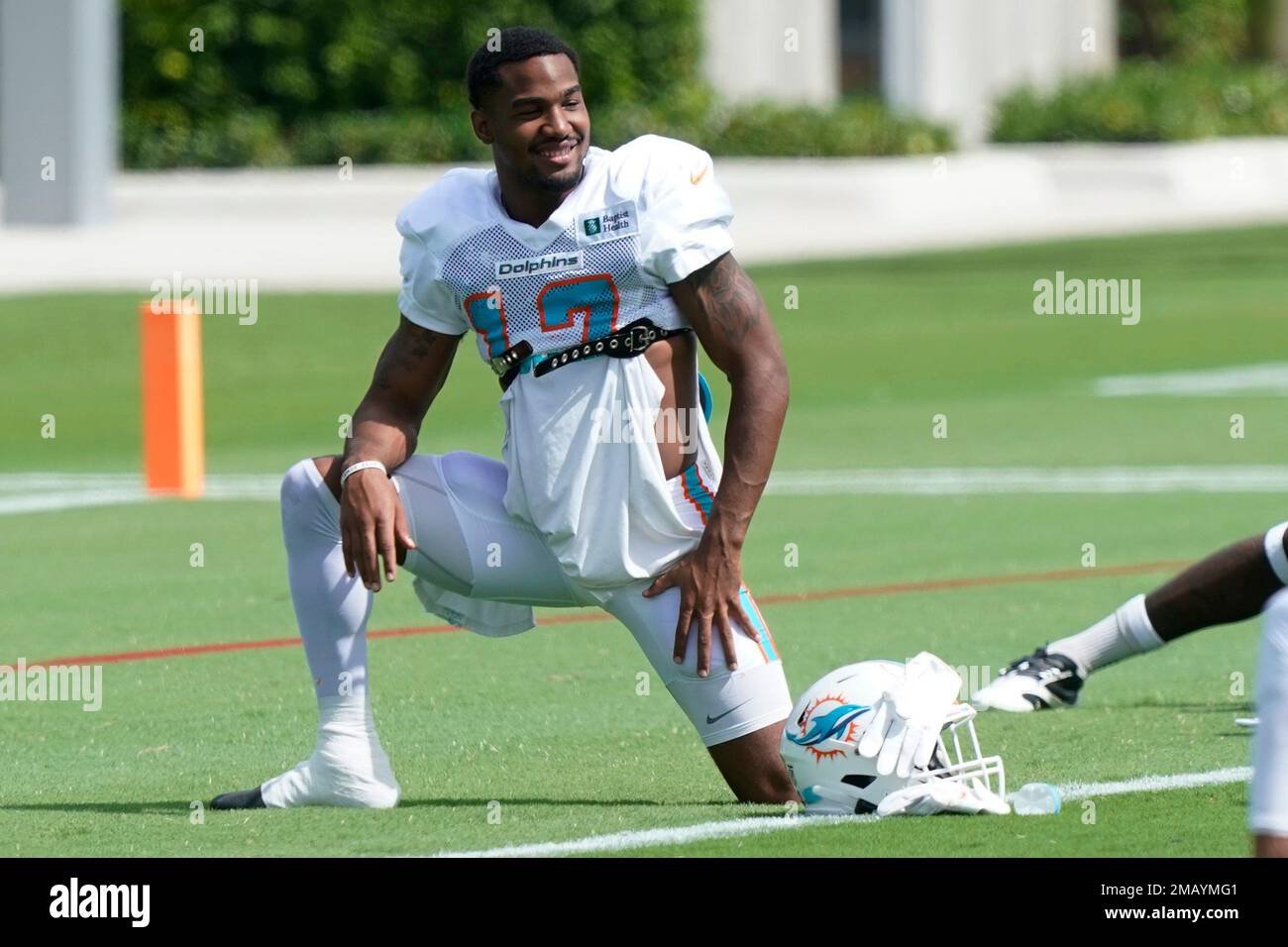 Miami Dolphins wide receiver Jaylen Waddle (17) stretches during the ...