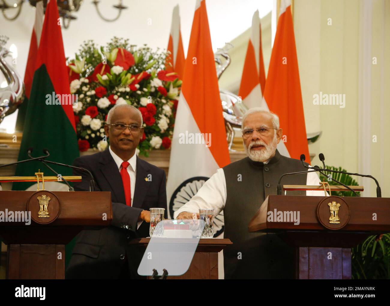 Maldives President Ibrahim Mohamed Solih, left and Indian Prime ...