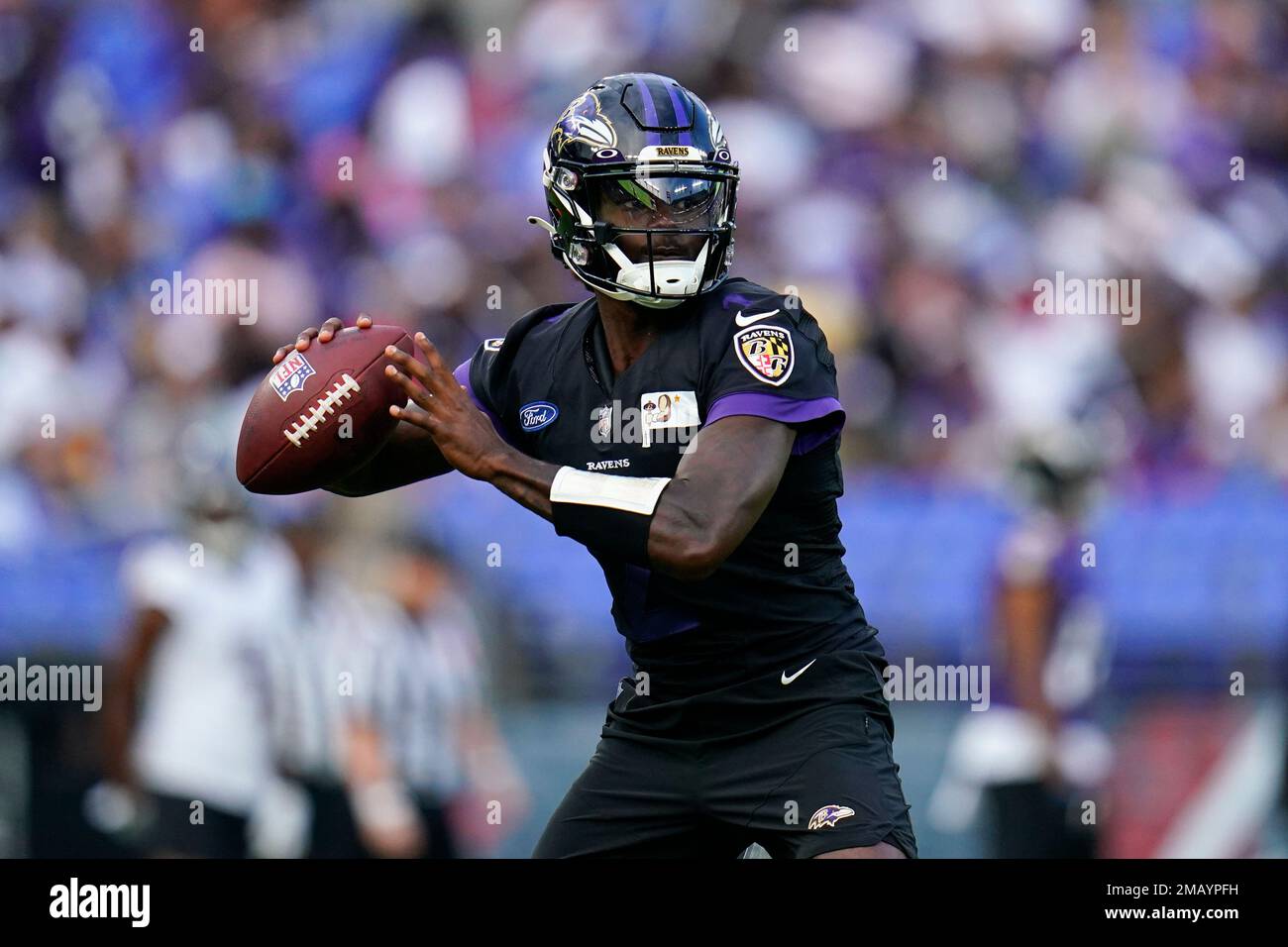 Baltimore Ravens quarterback Tyler Huntley works out during the team's ...