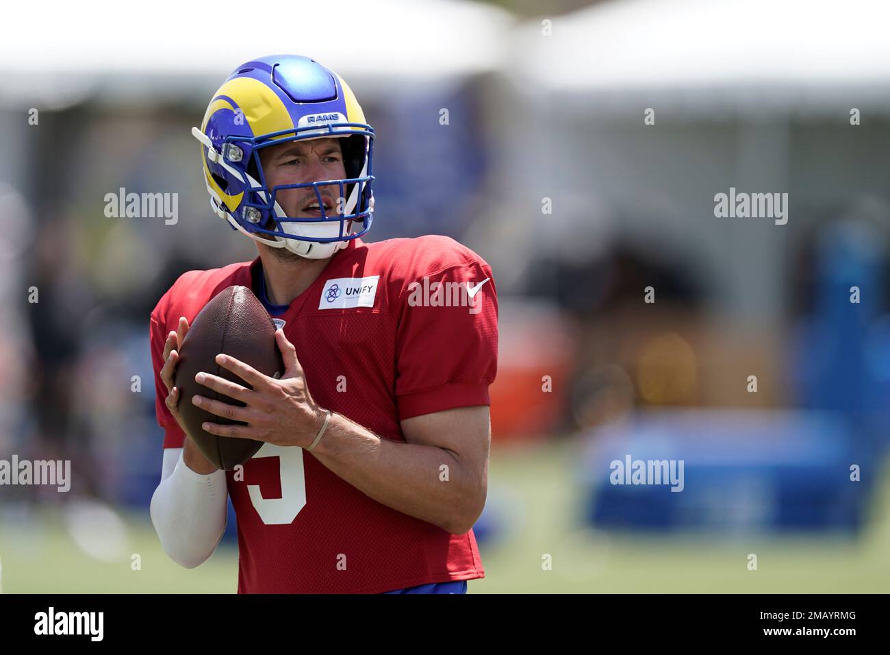 Los Angeles Rams quarterback Matthew Stafford takes part in drills at ...