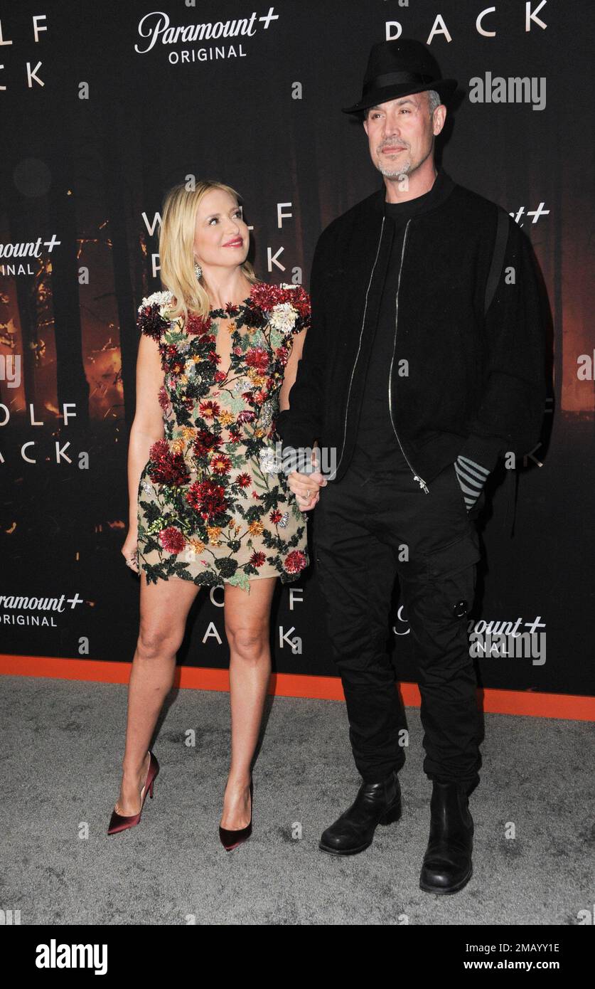 Los Angeles, CA. 19th Jan, 2023. Sarah Michelle Gellar, Freddie Prinze ...