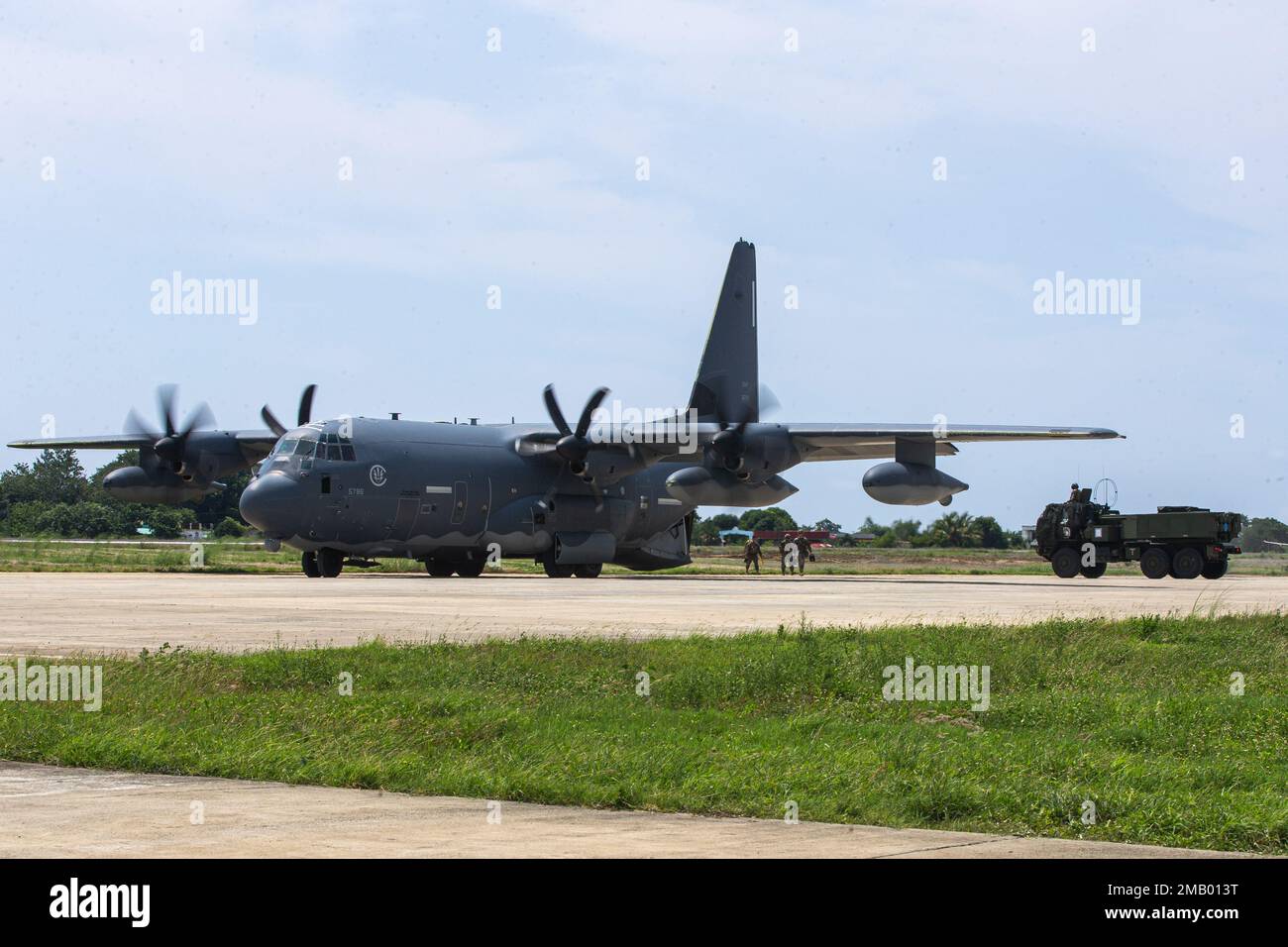Philippine marine corps artillery battalion hi-res stock photography ...