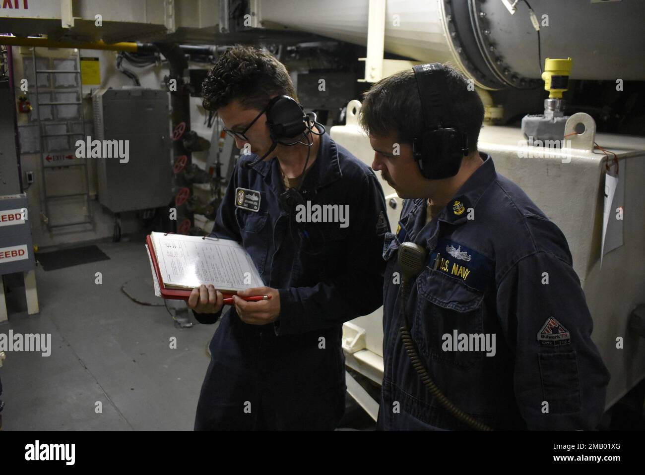 220608-N-N3764-1002 Caribbean Sea - (June 8, 2022) — Electrician’s Mate ...