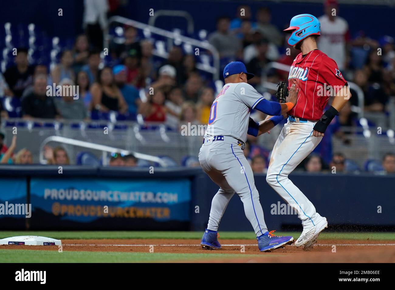 New York Mets third baseman Eduardo Escobar, left, tags out Miami ...