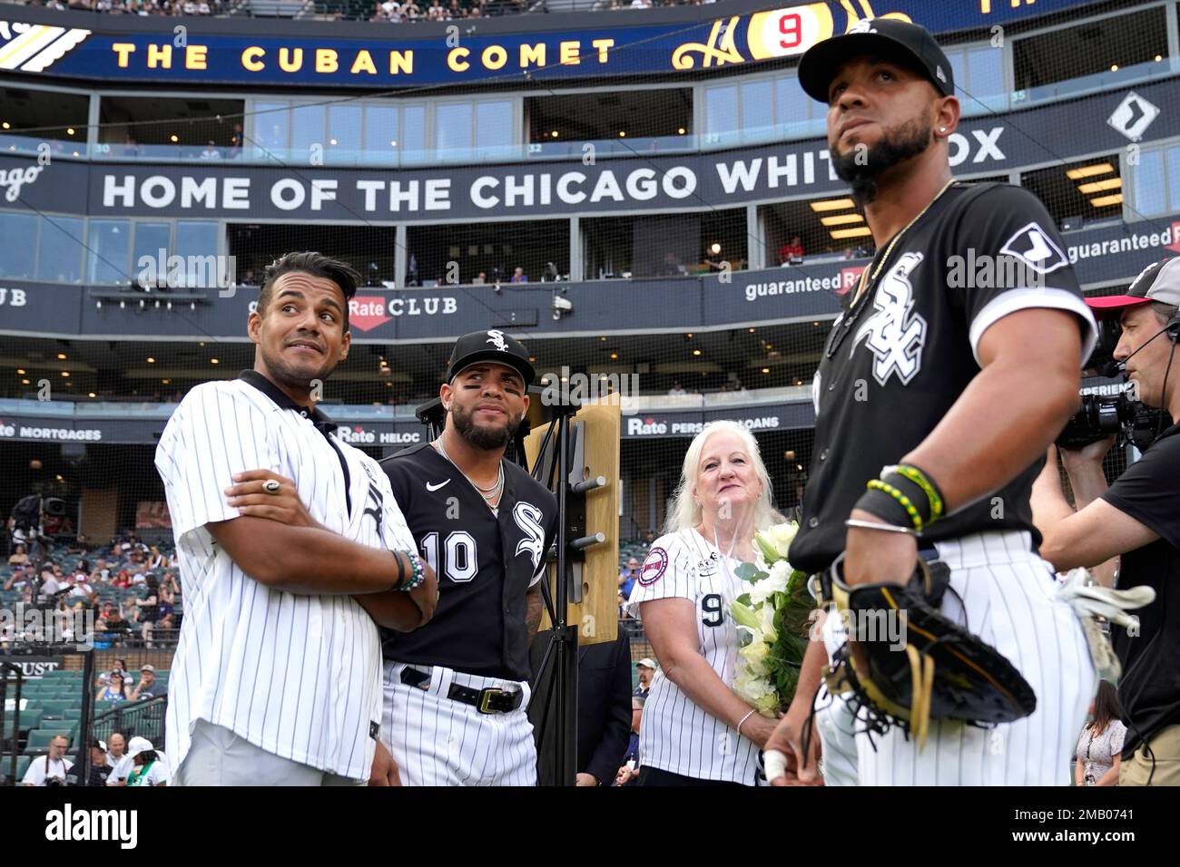 CORRECTS SPELLING TO MIÑOSO, INSTEAD OF MIÑOSOA - Cuban-born members of ...
