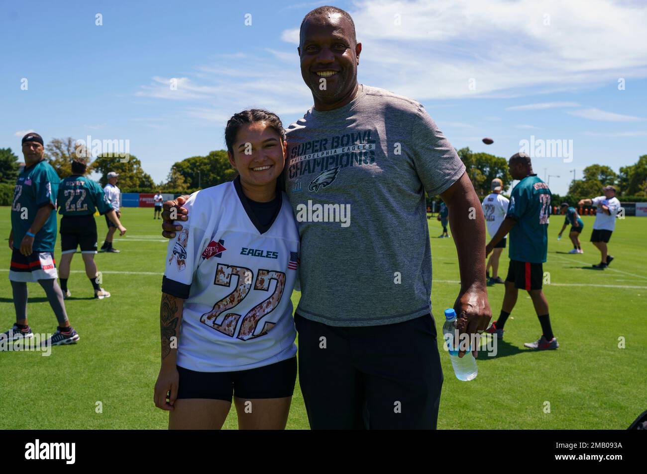 Philadelphia Eagles Alumni Willie Thomas, right, poses with a member of the military before ...